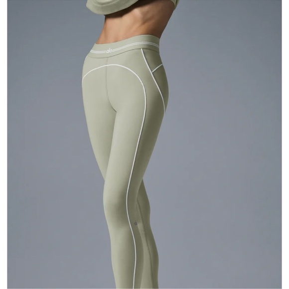 ALO Yoga | Pants & Jumpsuits | Alo Yoga Airbrush Heart Throb Set Green ...